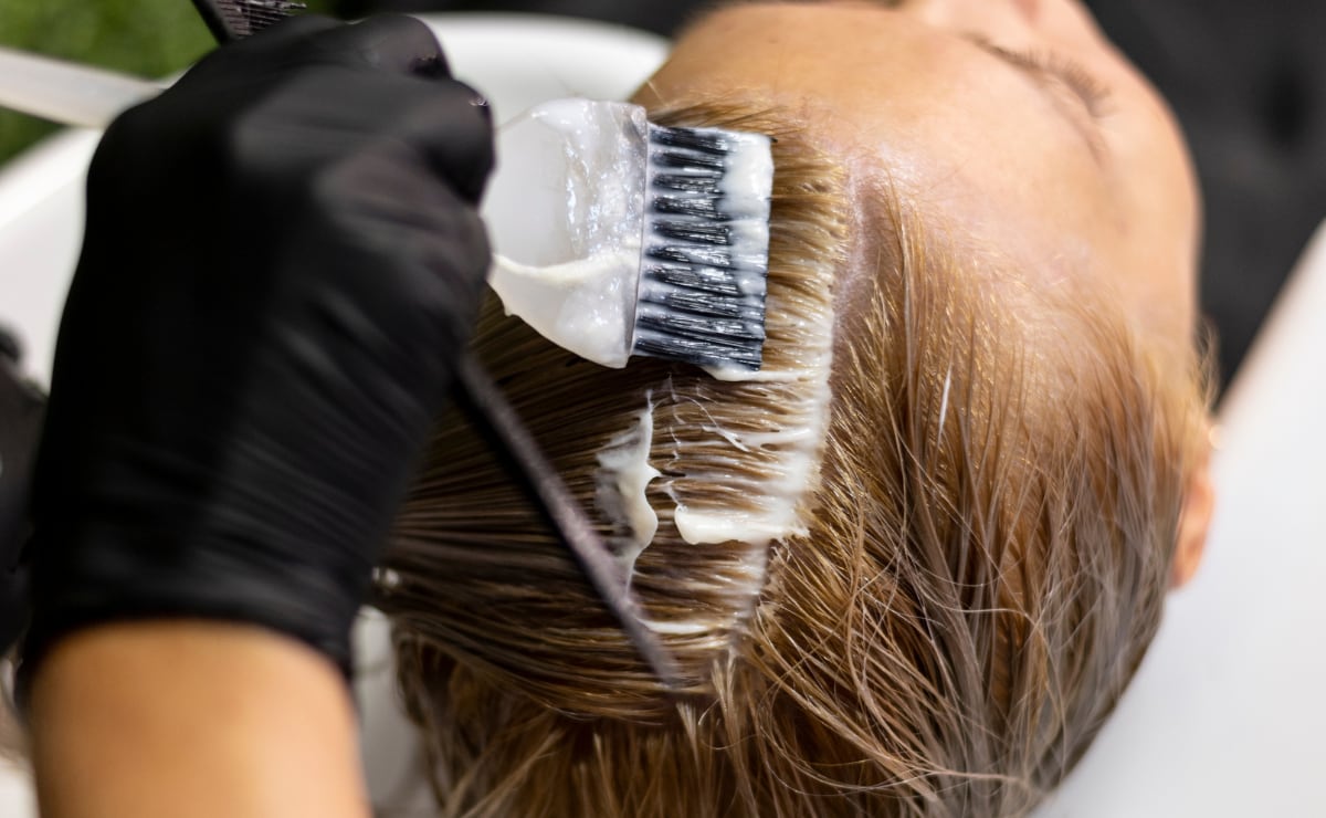 5 tonos de castaño que disimulan las canas y rejuvenecen