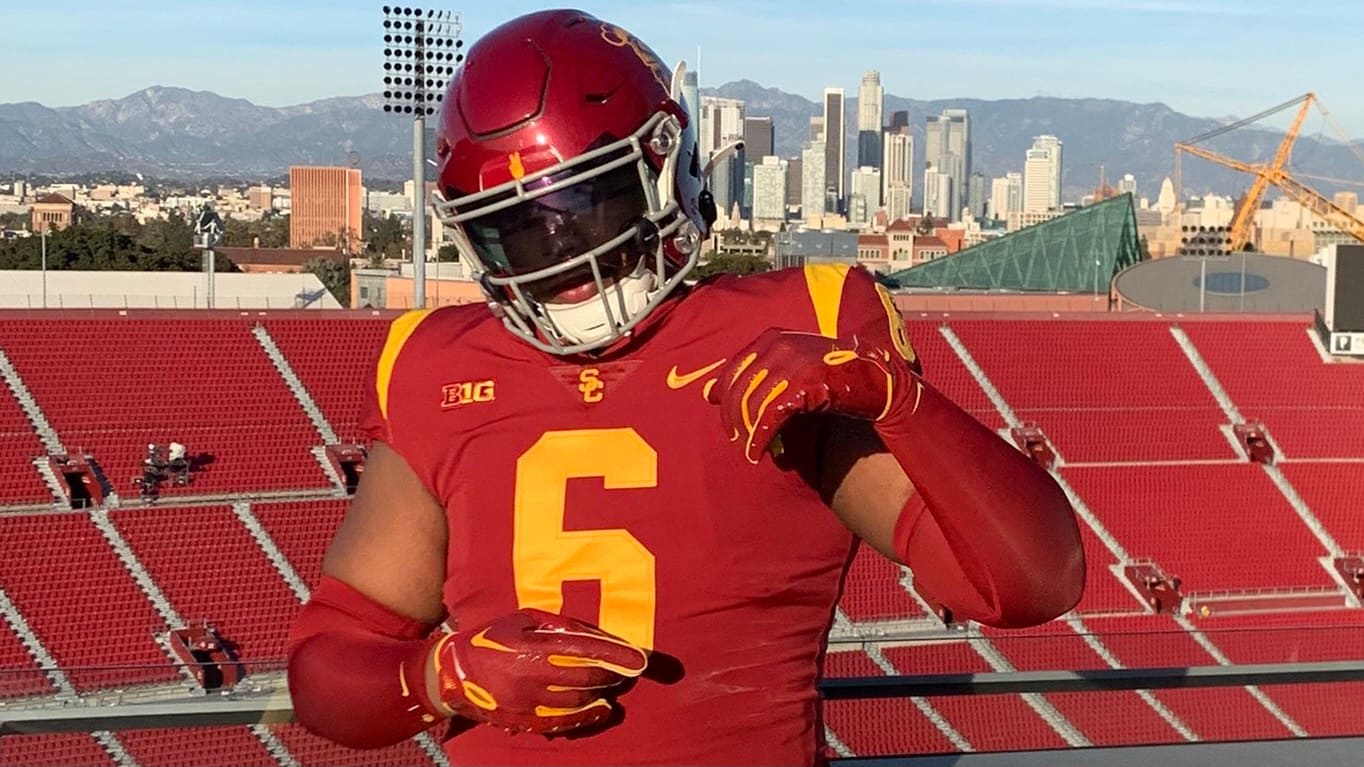 USC defensive line transfer commits to Arkansas