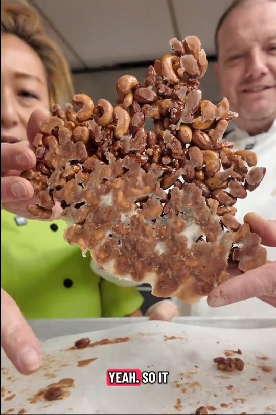 Baked spicy crackers with parmesan substitute