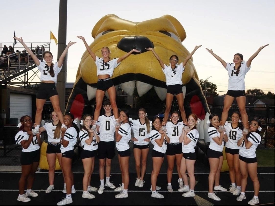 Richards High School cheerleading team hosts winter kiddie cheer camp ...