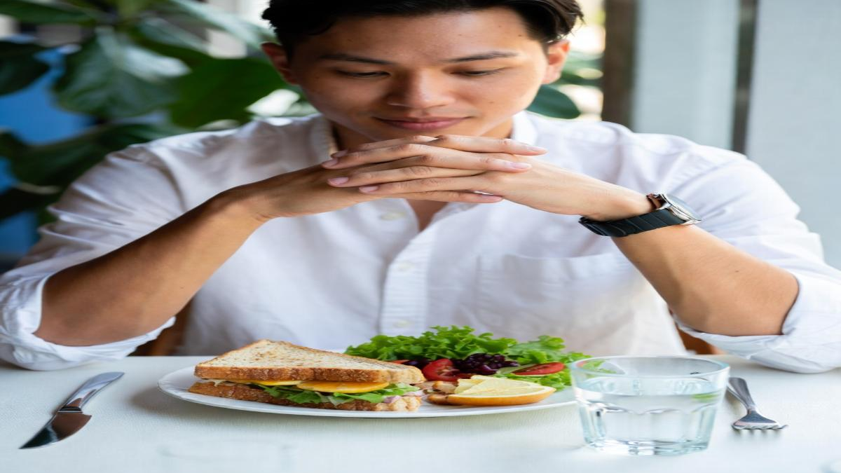 Calorie deficit vs. intermittent fasting: Which weight-loss strategy ...