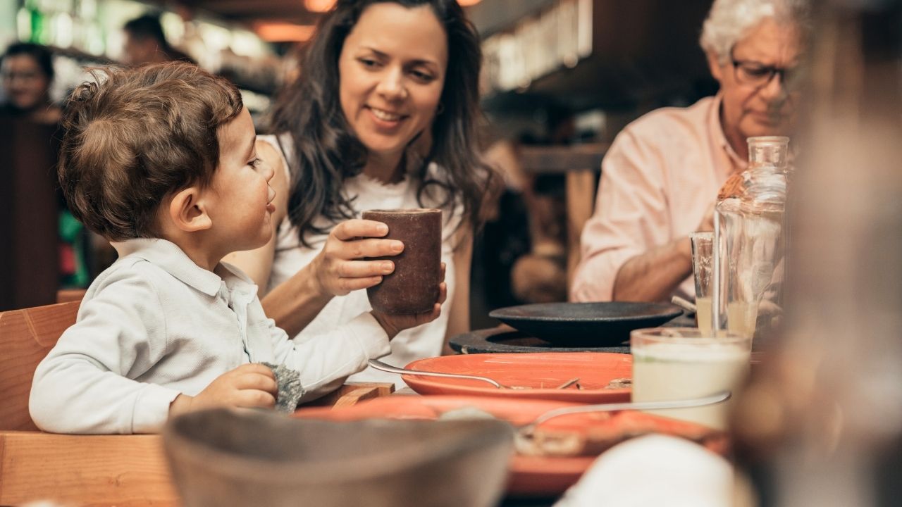 They arrived at the restaurant with empty pockets. I paid for my own ...
