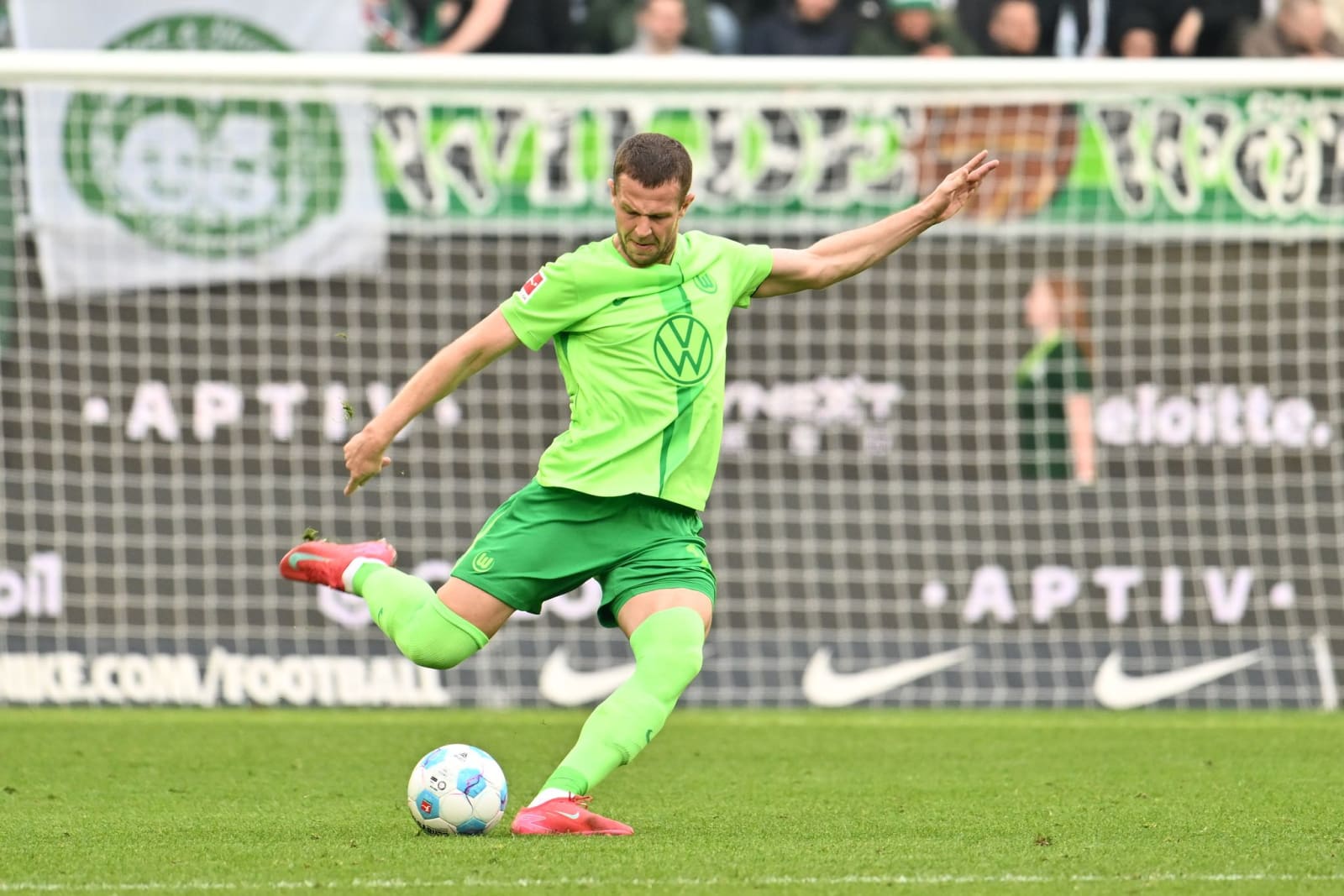 Wolfsburg defender Vavro apologizes after slapping teenager in face