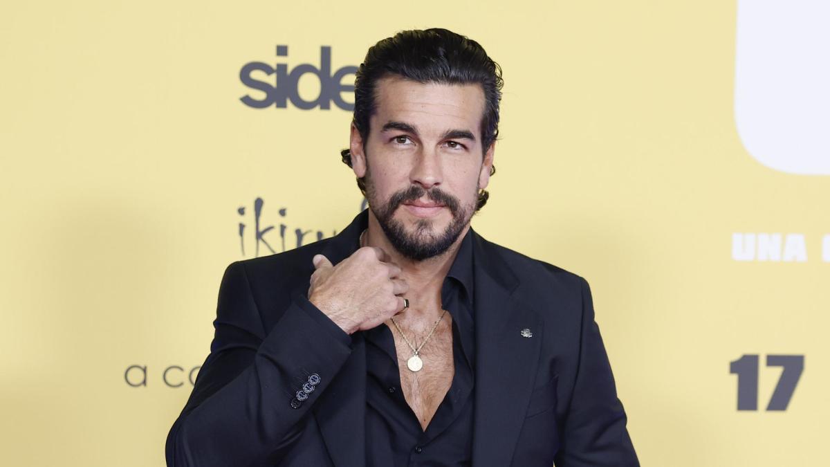 Mario Casas publica su primera fotografía junto a Melyssa Pinto