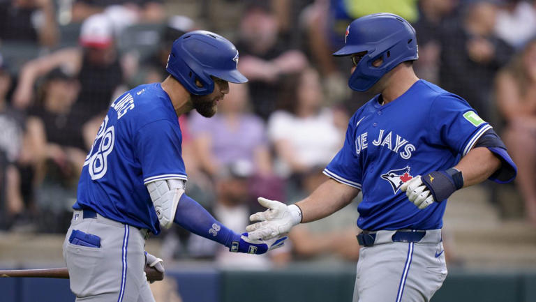 Blue Jays predicted to trade fan-favorite hitter amidst active offseason