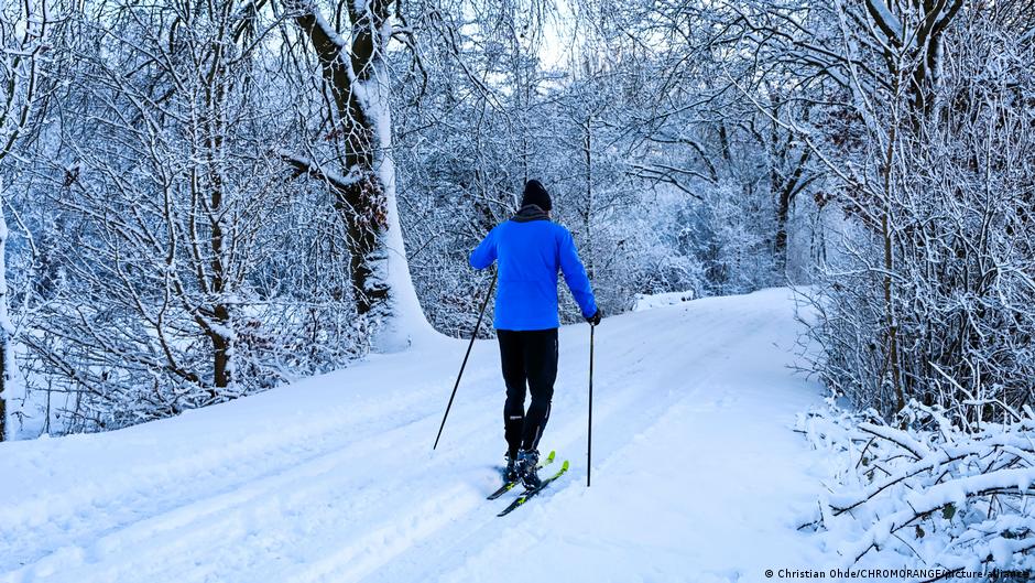 Cold snap hits Europe, disrupting travel