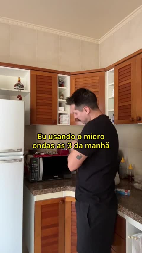 Micro-ondas barulhento