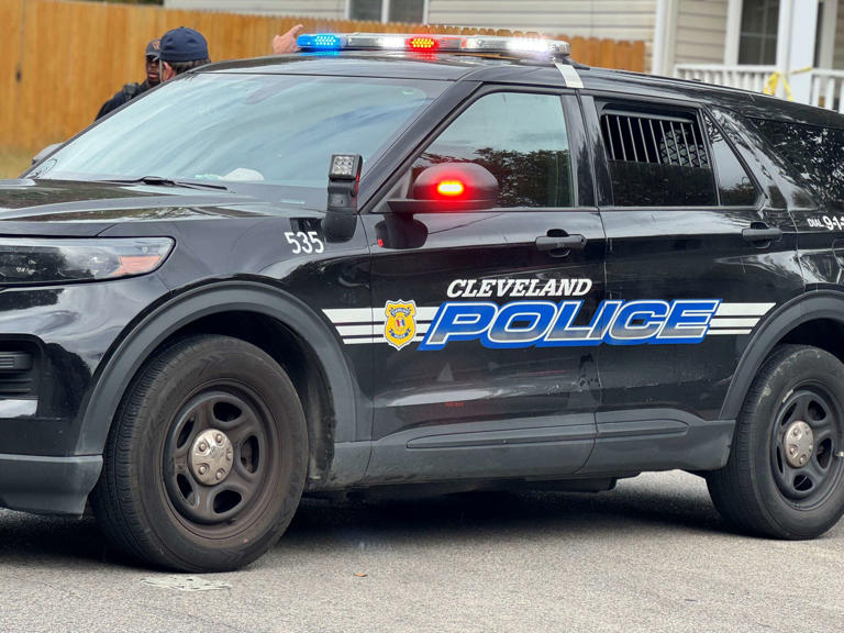 Cleveland man dies after being shot in car then walking to hospital: Police