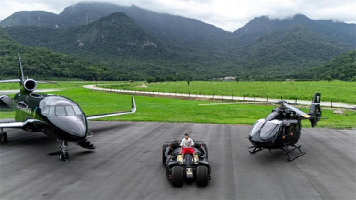 Neymar exhibe sus 'juguetes'