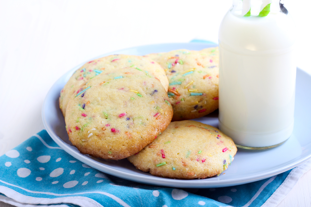A box of white cake mix is all you need for these 15 desserts