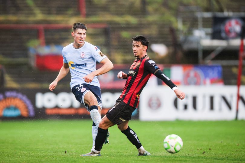 Shelbourne defender exits League of Ireland for high-flying League One side