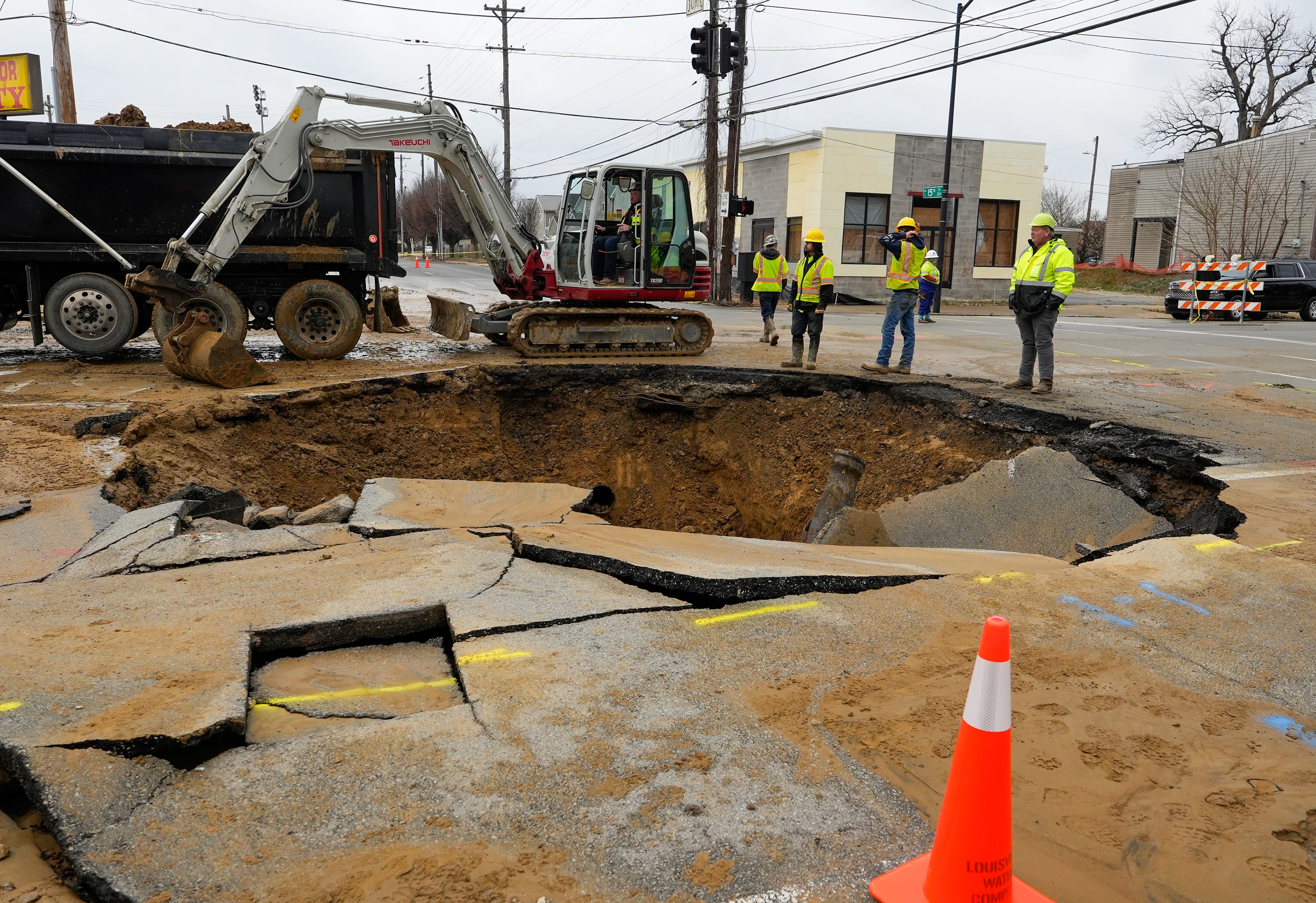Louisville Water working to repair main break in Russell neighborhood