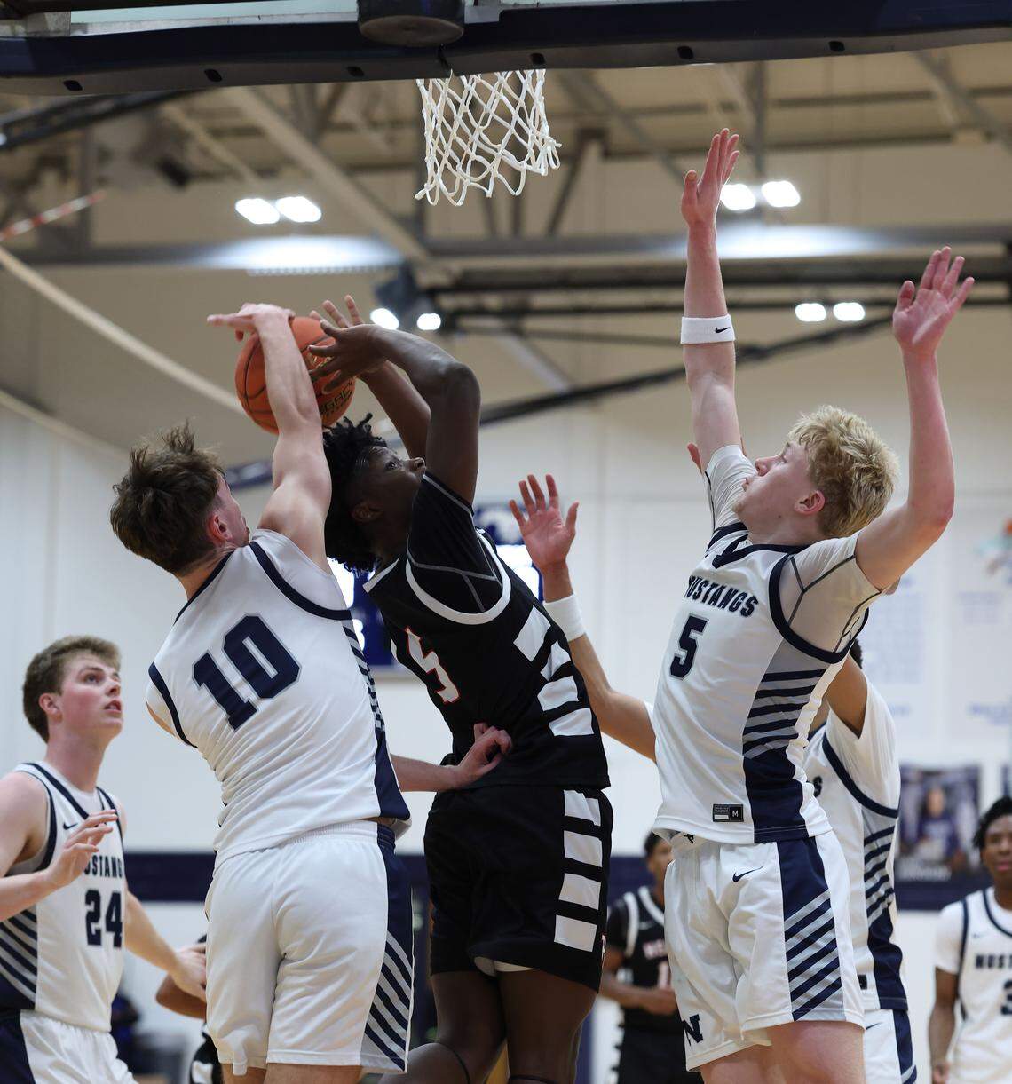 Shawnee Mission South, Blue Valley North battle for wins at 810 Varsity ...