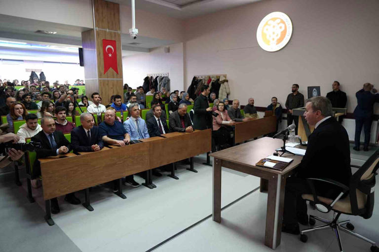 Vali Aydoğdu’dan gençlere mesaj: "Gençler yüksek sesle değil, aynı ...