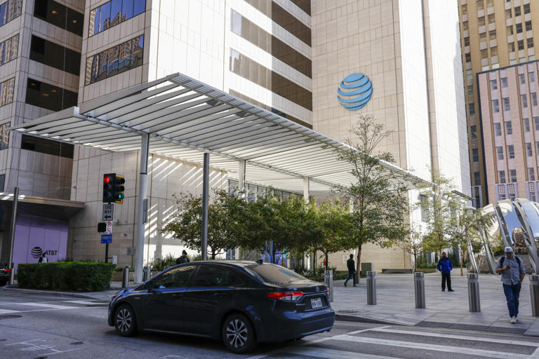 With AT&T’s planned HQ move, what are downtown Dallas’ biggest employers?