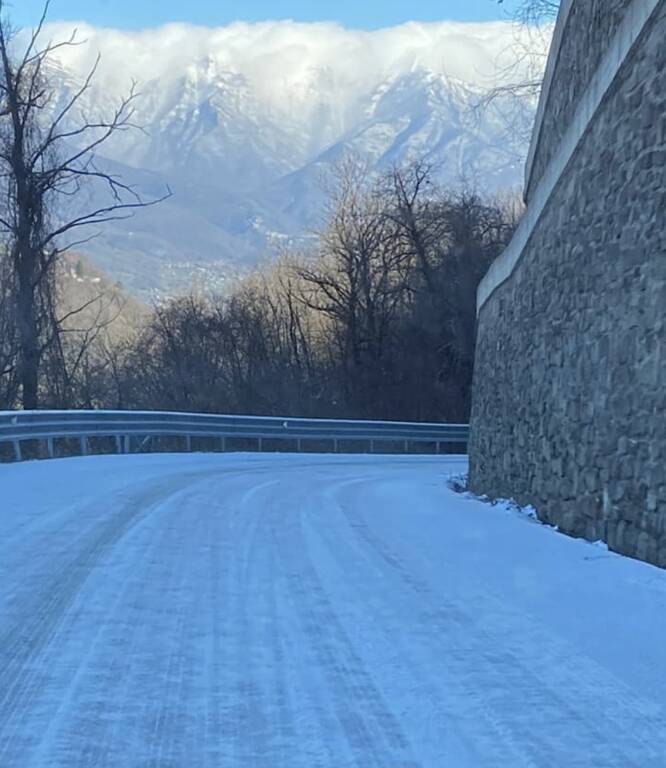 Temperature in calo, allerta ghiaccio su Massa-Carrara