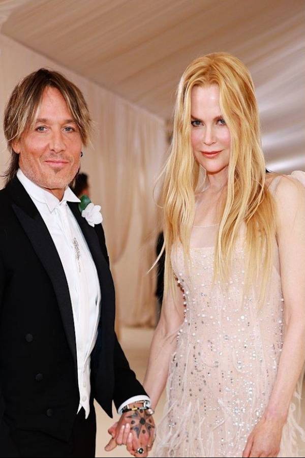 It's tough for his girlfriend to see another woman: Nicole Kidman leans ...