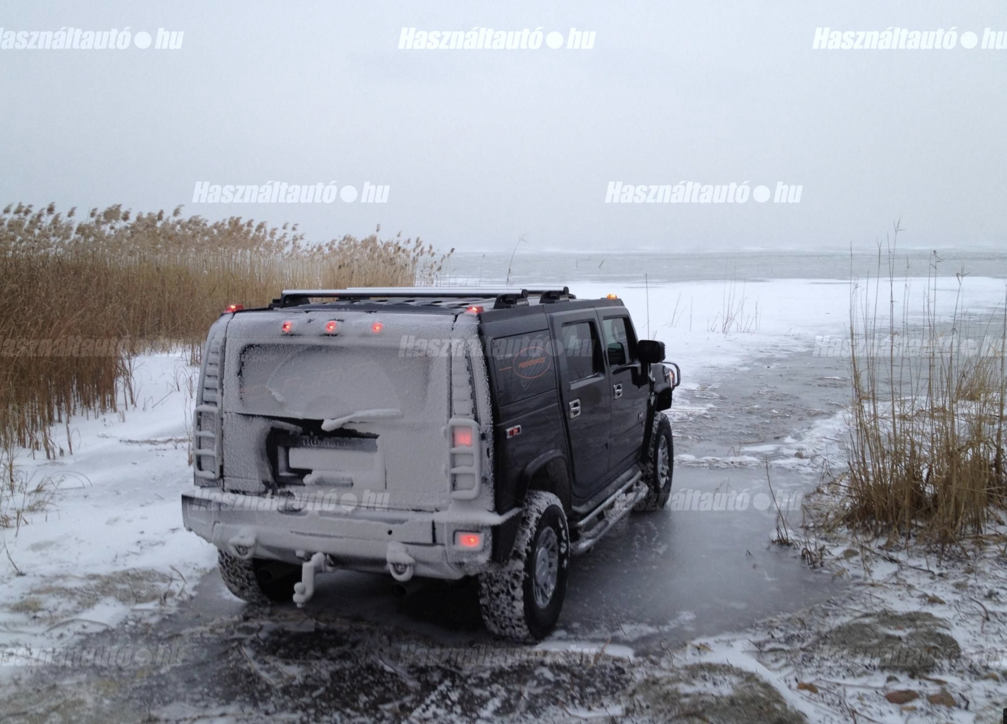 Több mint 14 millióért eladó a Balatonba beszakadt Hummer