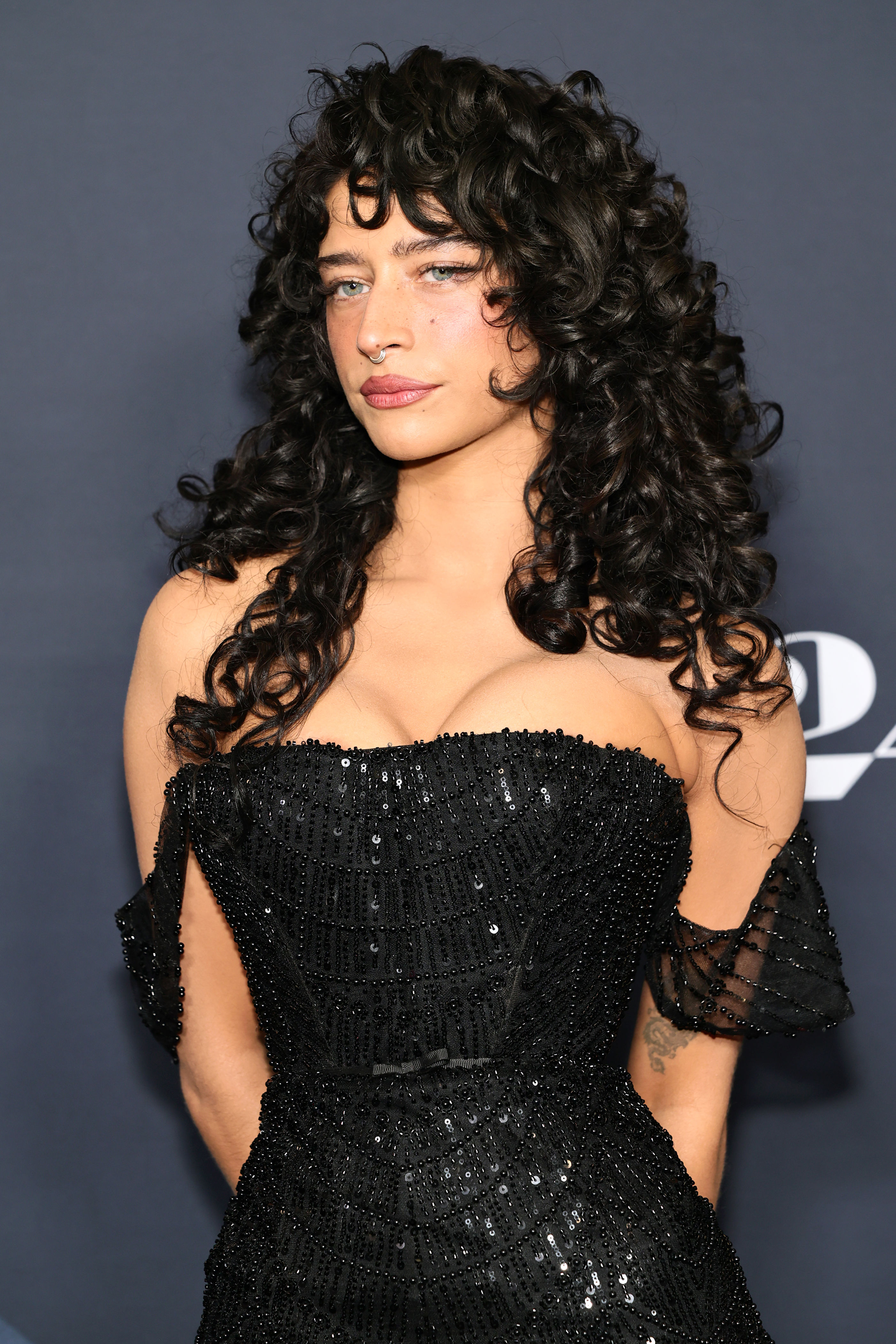 Does Odessa A’zion wear wigs? The ‘Marty Supreme’ actress sets the ...