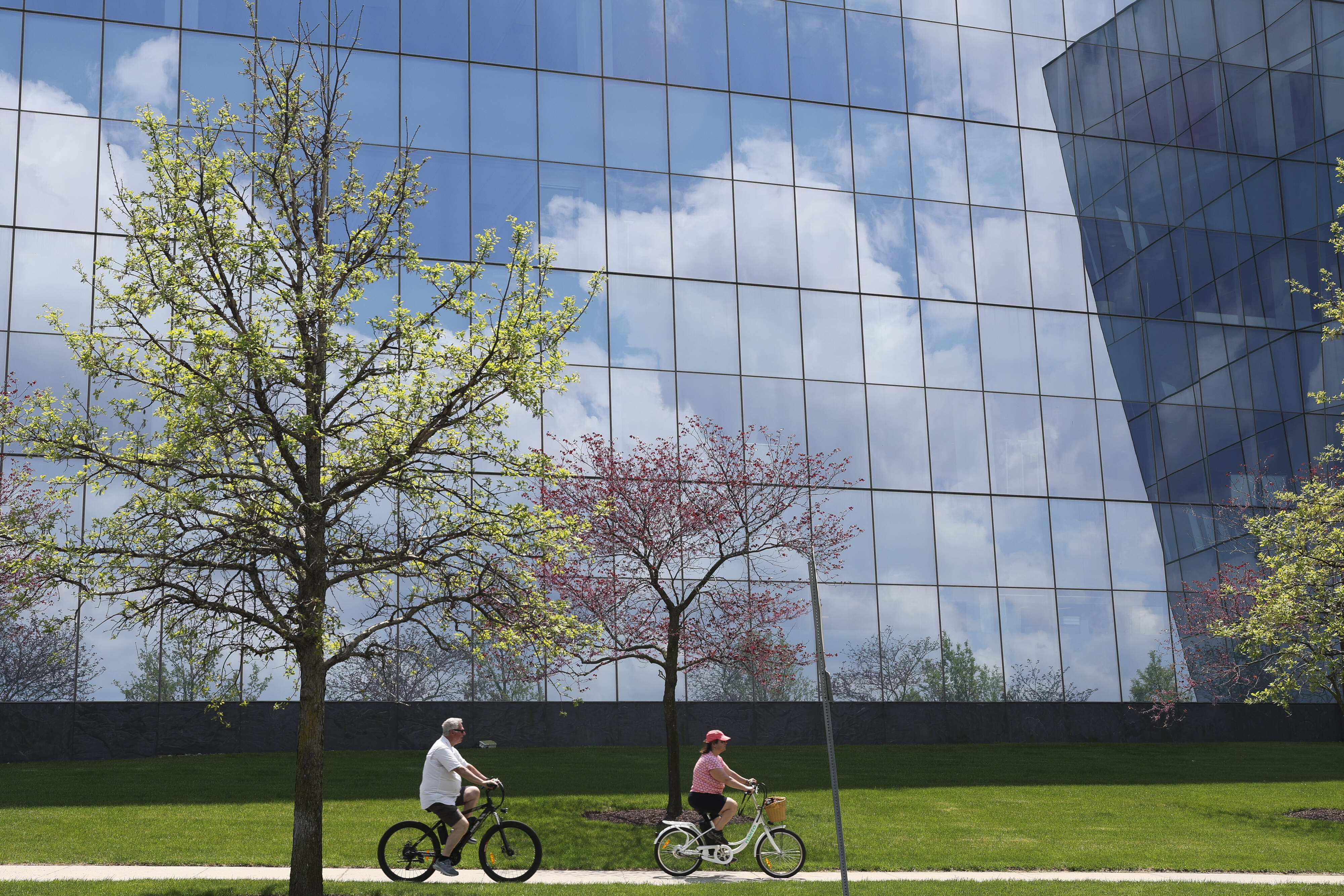 Carpenters union buys $52.5 million Navy Yard building and plans move