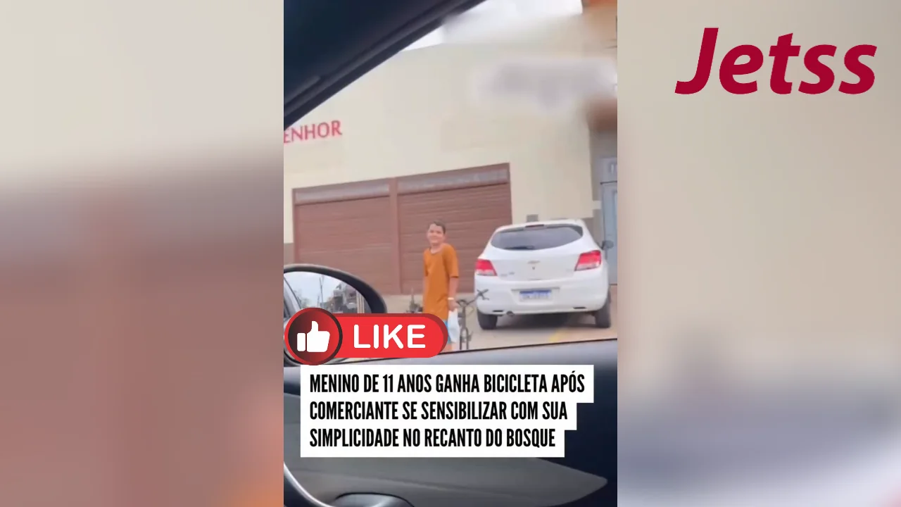 Comerciante presenteia garoto que tentava montar a própria bicicleta