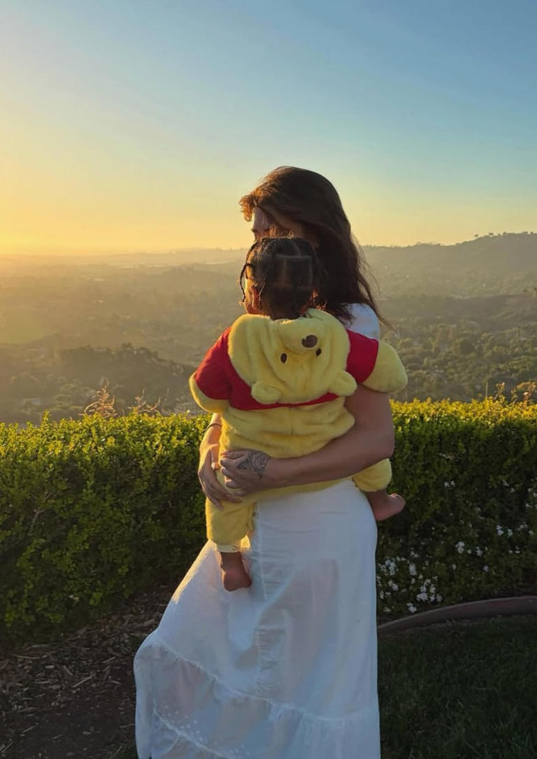 Kali Uchis rings in 2026 with family, Colombian festive traditions, and ...