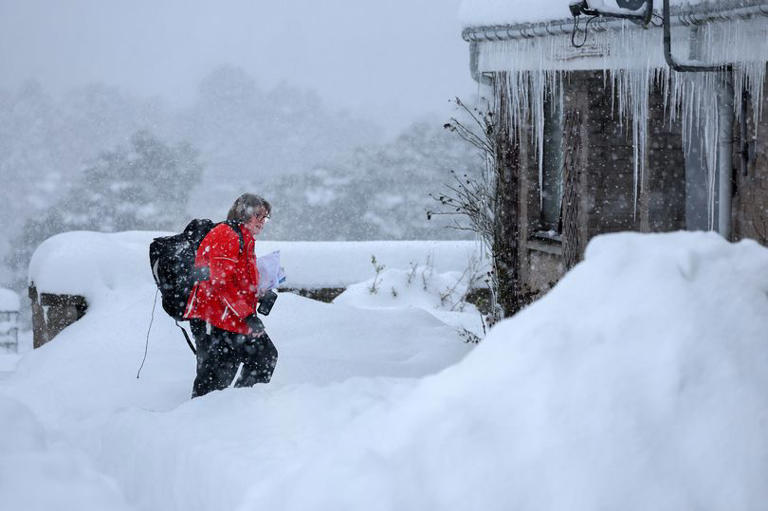 Check Liverpool school closures as yellow ice warning issued for UK