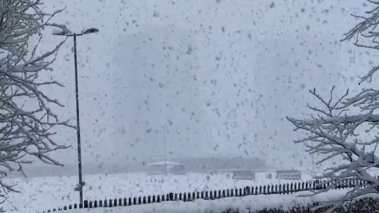 Heavy snowfall accumulates rapidly in Scotland, UK