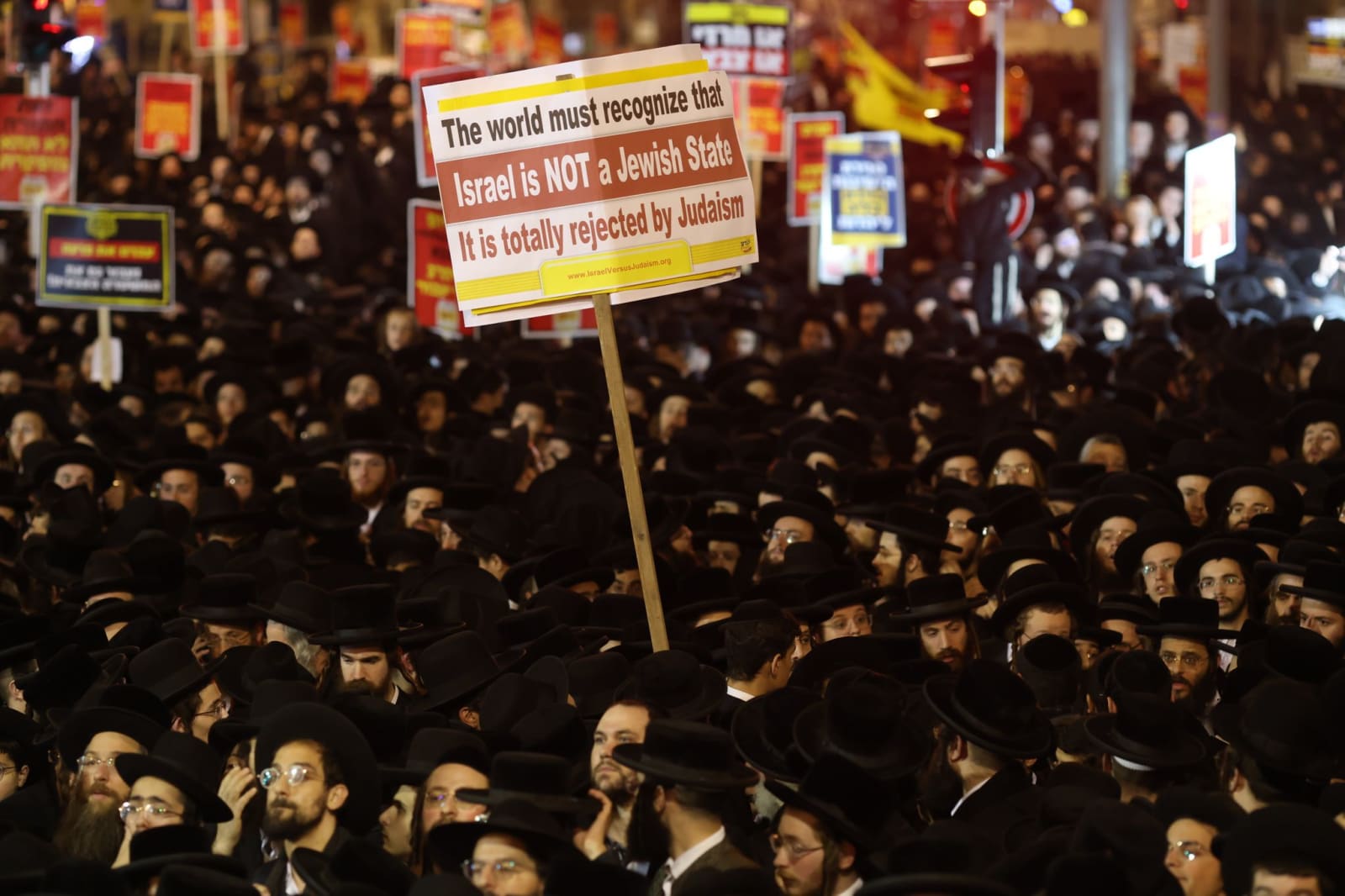 Thousands of Ultra-Orthodox protest in Jerusalem against conscription