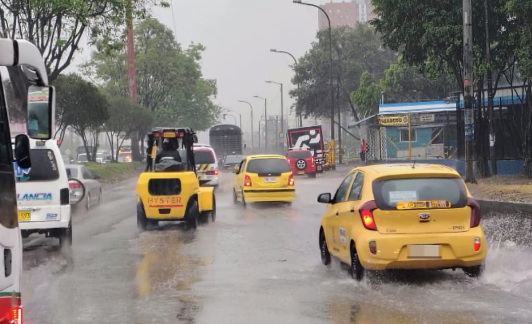 Ojo: reportan inundaciones en varias vías de Bogotá debido a las ...