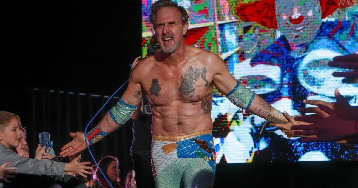 David Arquette makes surprise in-ring return