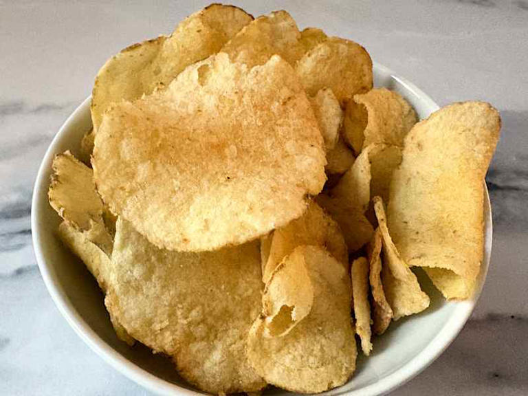 The 'so freaking delicious' avocado oil potato chips that are always in ...
