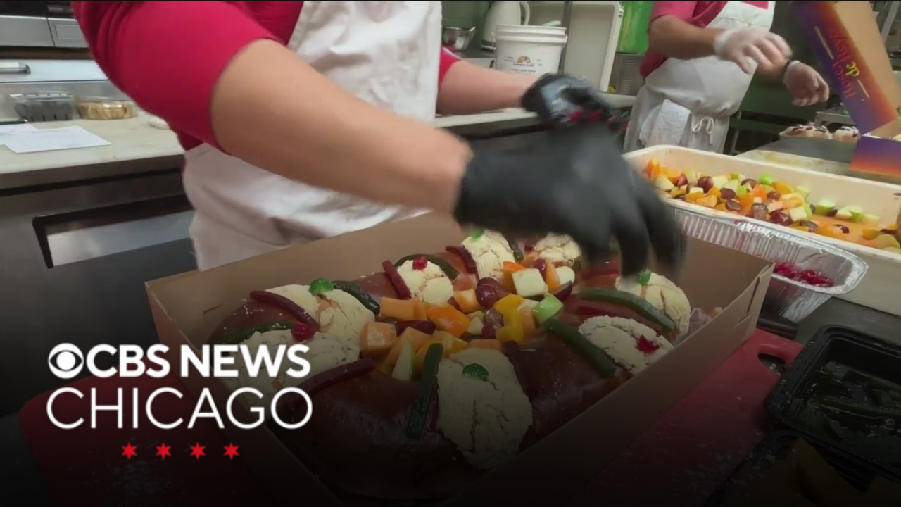 Latino communities in Chicago celebrate Three Kings Day with Rosca de Reyes