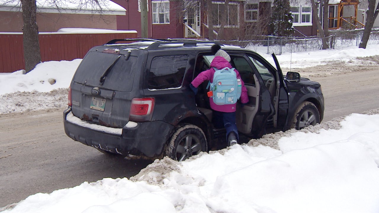 Parents give failing grade to 1-minute school drop-off rule