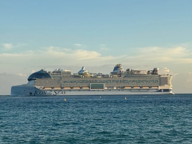 Royal Caribbean slammed after photos of its Icon of the Seas mega-ship ...
