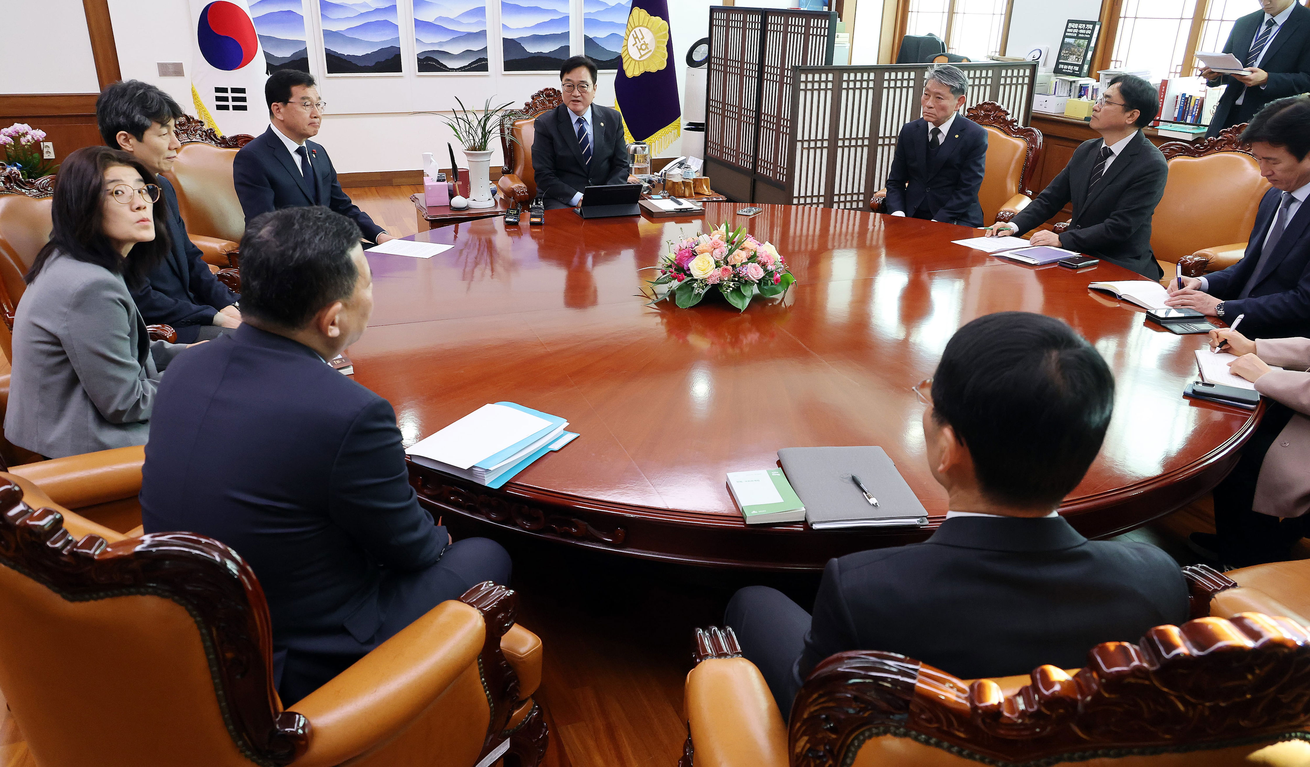 Speaker Woo Won-shik urges Referendum Act revision for constitutional talks