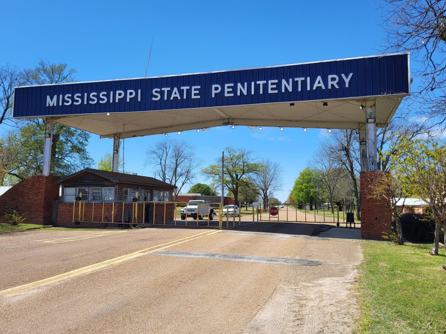 Mississippi prison numbers rise, bucking national trend