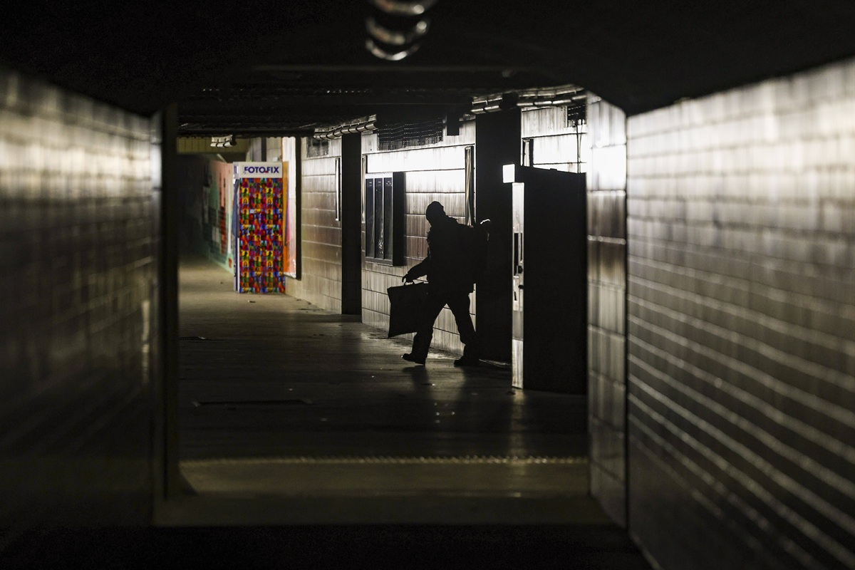 Viele fliehen, er fährt hin: Berliner reist trotz Stromausfall in den ...