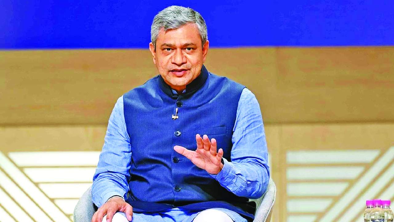 IT industry major pillar of national economy: Vaishnaw