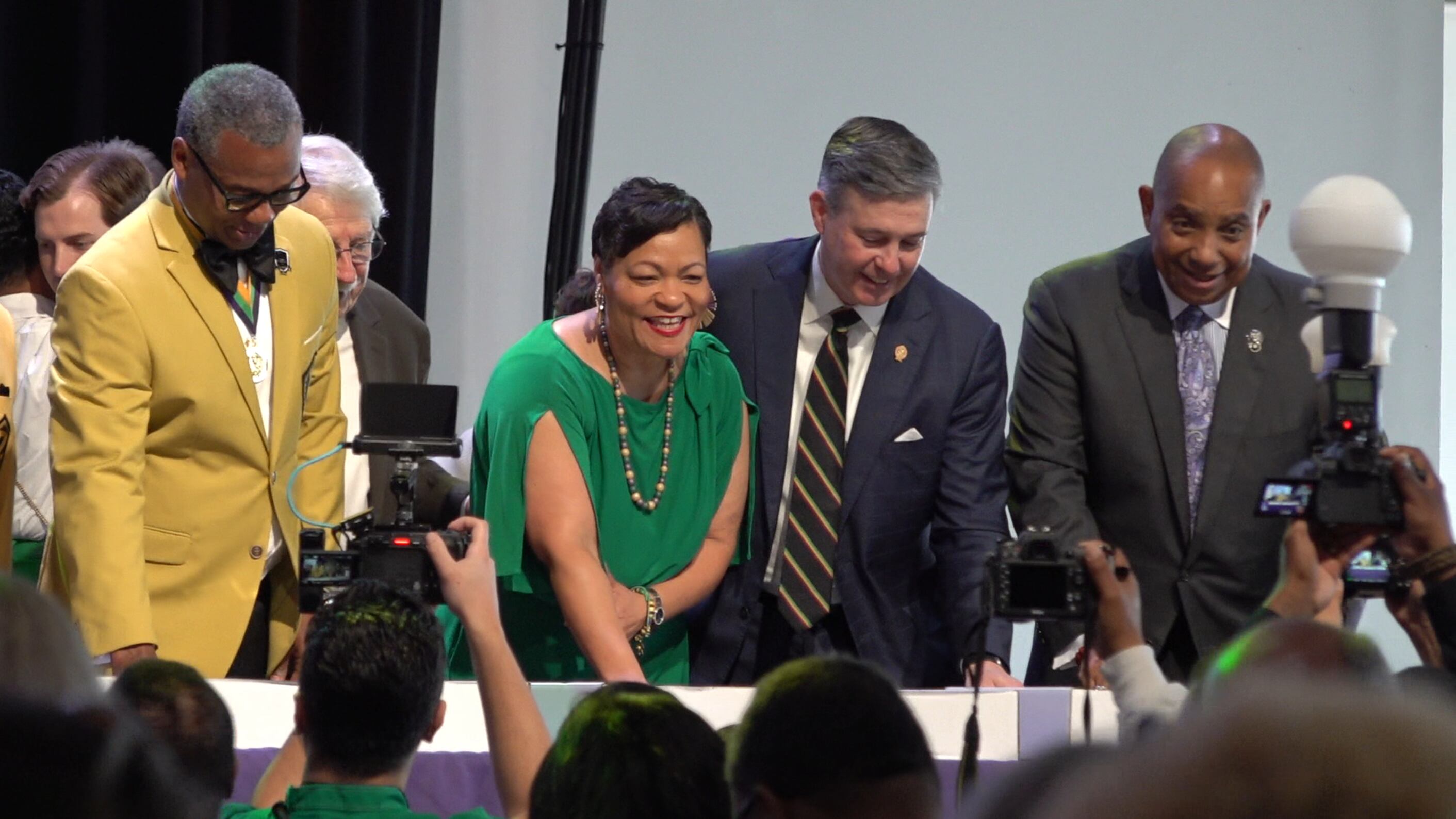 Mayor Cantrell prepares for final Carnival as New Orleans kicks off ...