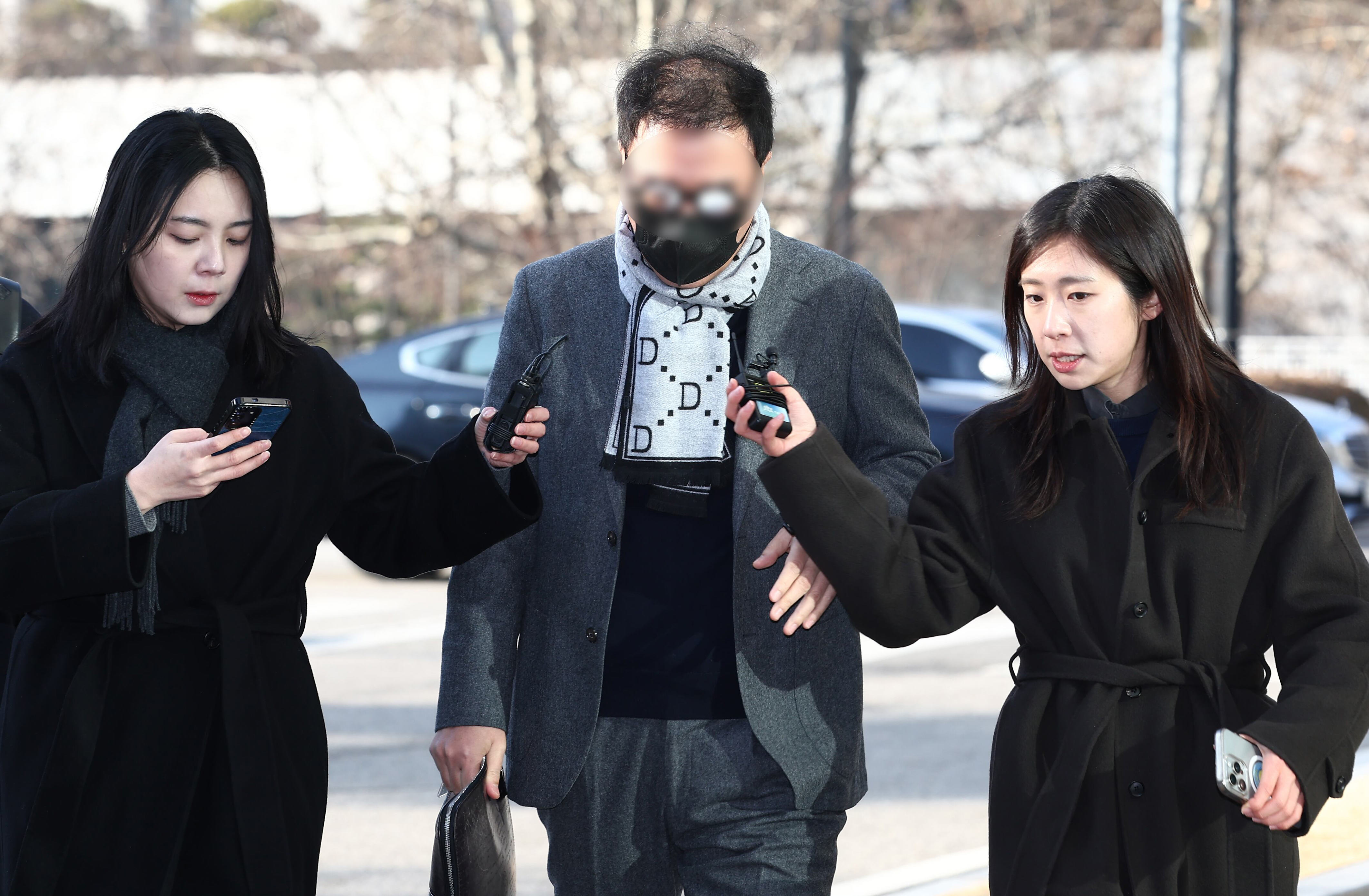 Ssangbangwool director denies bringing alcohol to investigation room