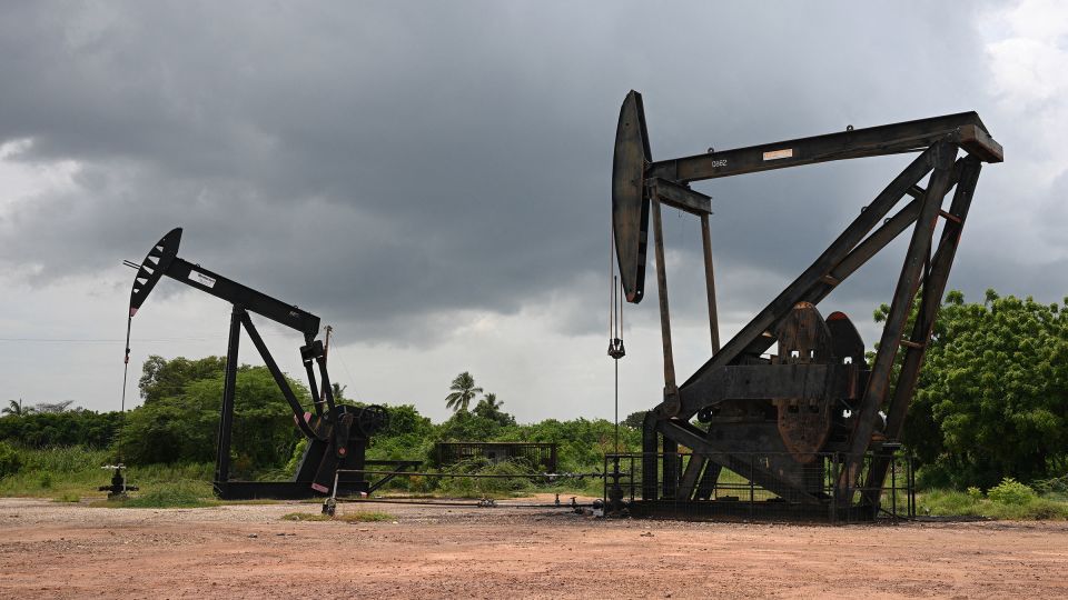 Trump says Venezuela will turn over 30 million to 50 million barrels of ...