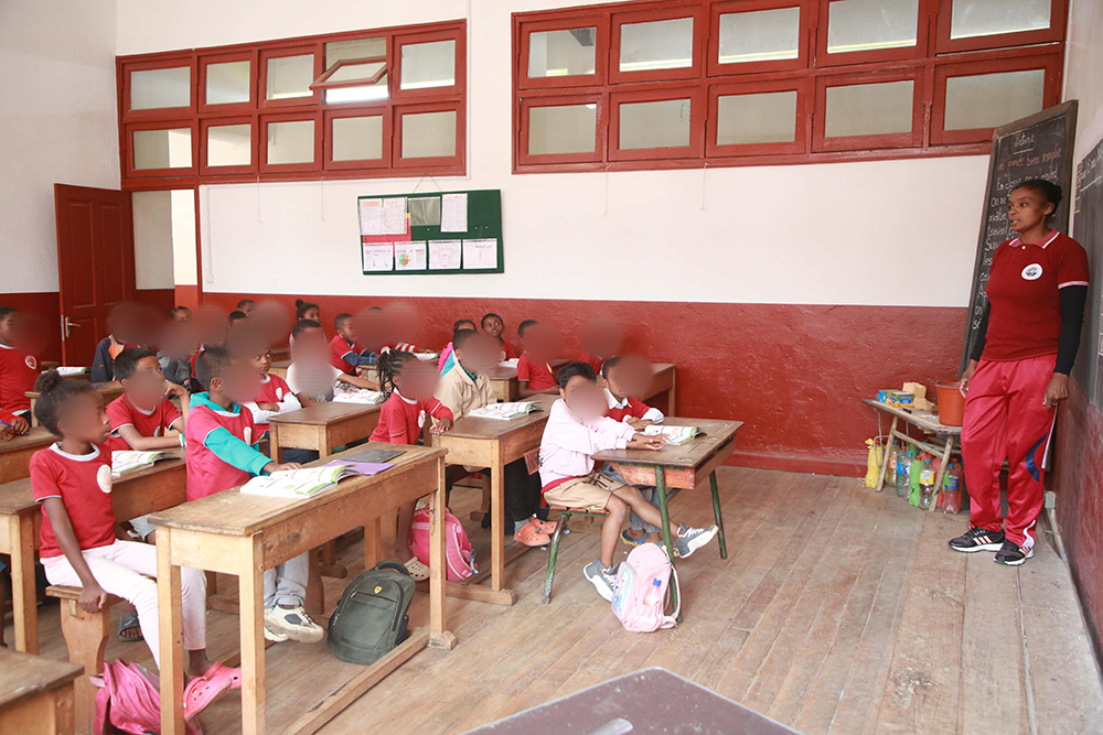 Prévention de maladies - La distance physique non appliquée à l’école