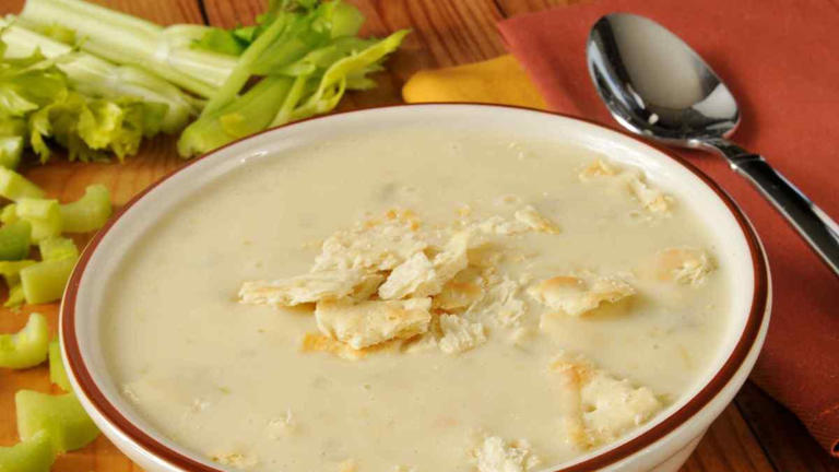 Crema de apio y papa, receta reconfortante y rendidora