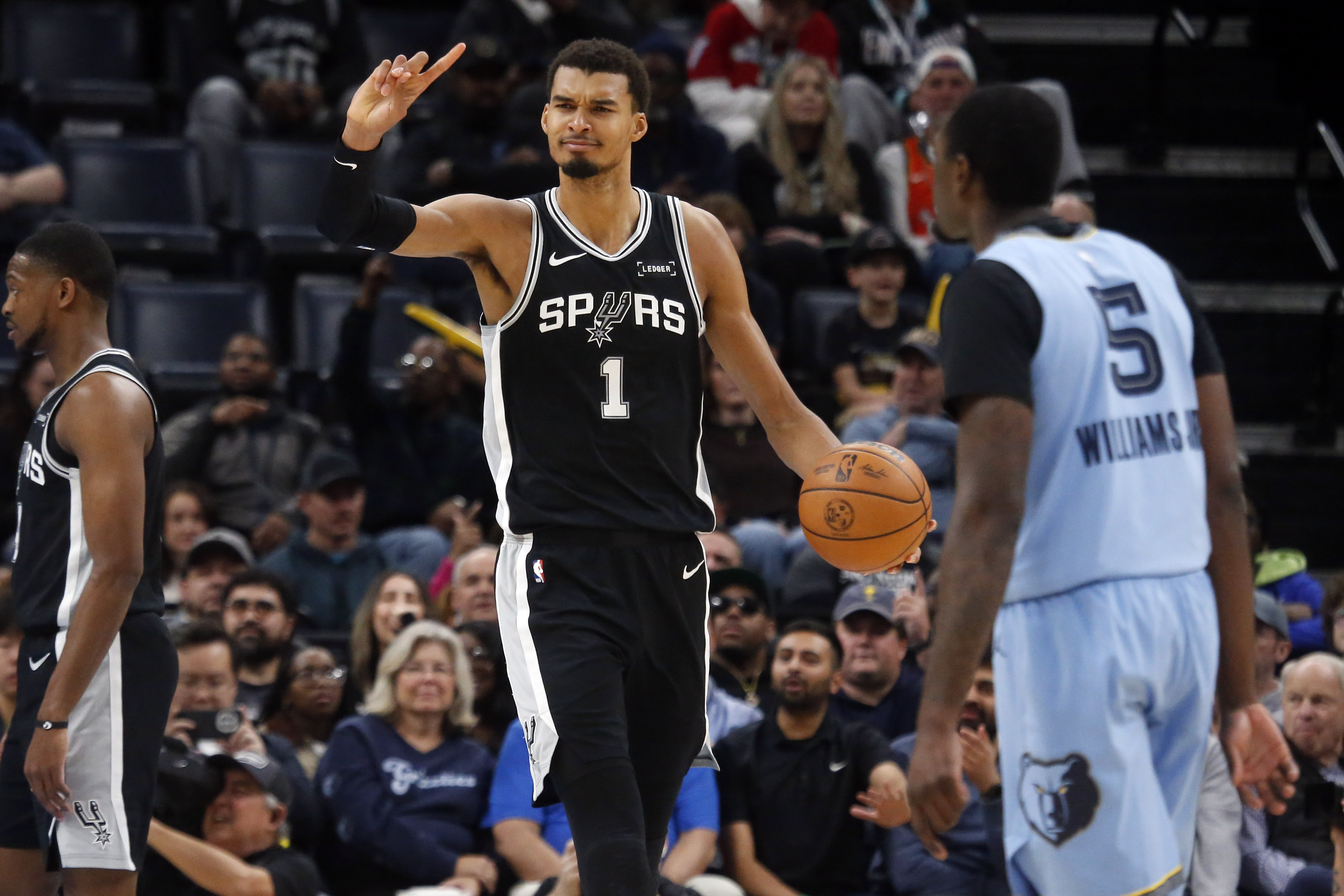 San Antonio vs. Memphis, final score: Spurs lose sloppy game to ...