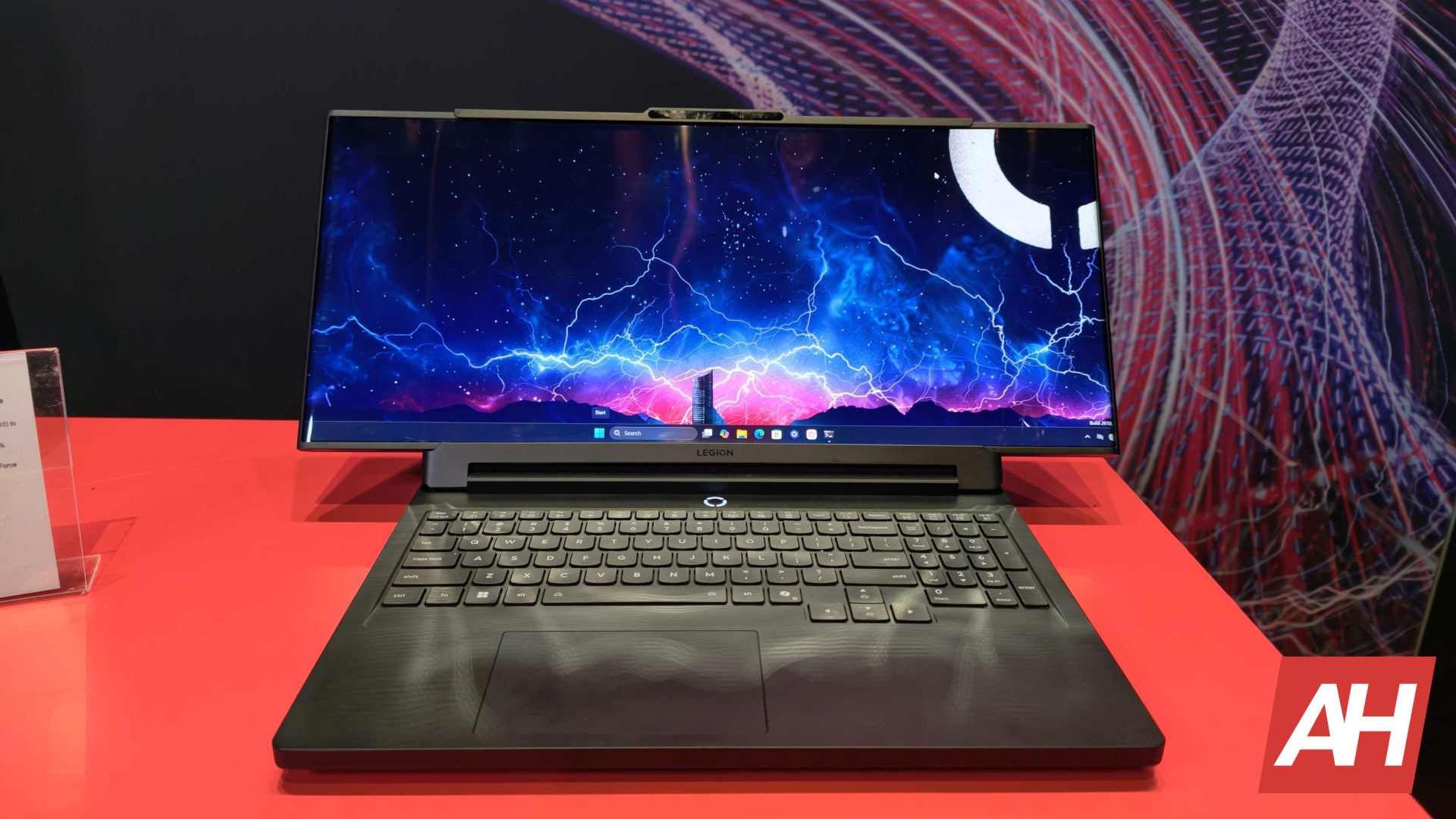 Lenovo's latest gaming machine is a rollable gaming laptop concept