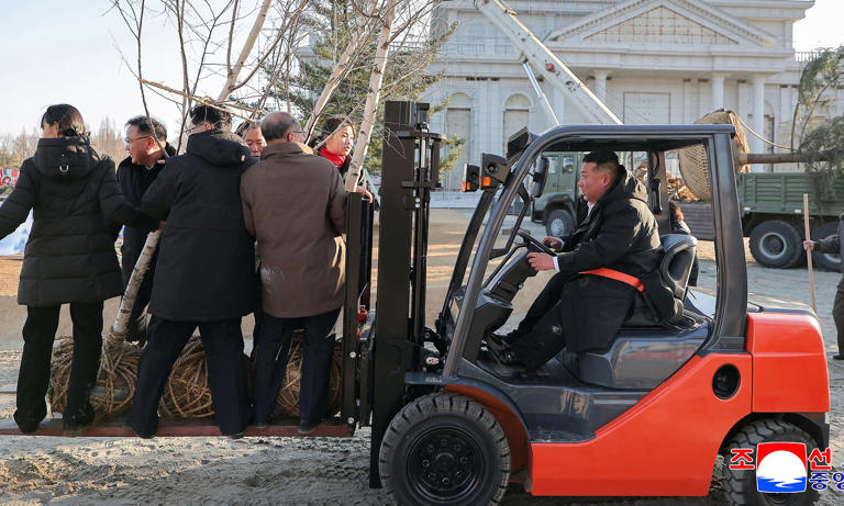 Kim Jong-UP? North Korean leader gives his daughter and staff a lift at ...