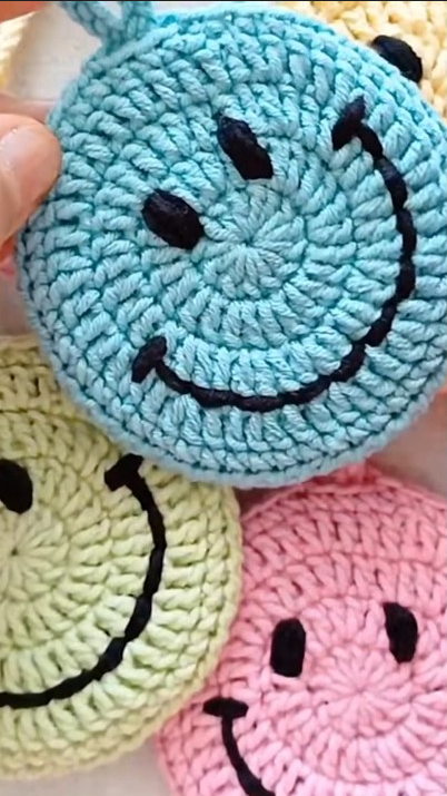 Easy crochet smiley face keychain pattern for beginners