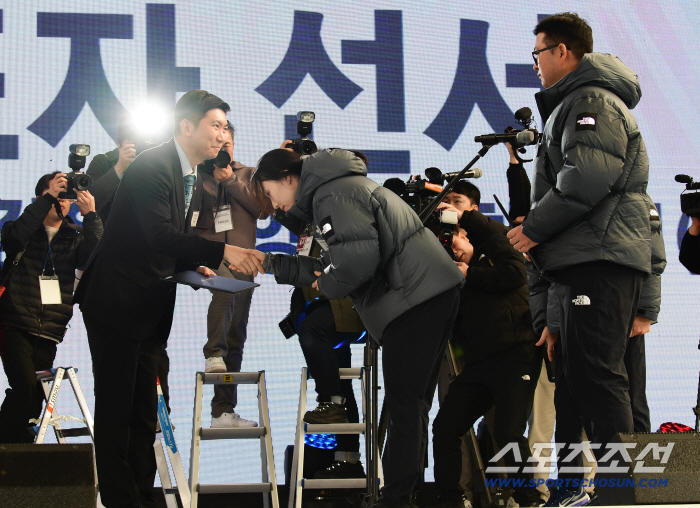 Yoo Seung Min chairman Choi Min-jeong and Kim Woo-jin, please take good ...