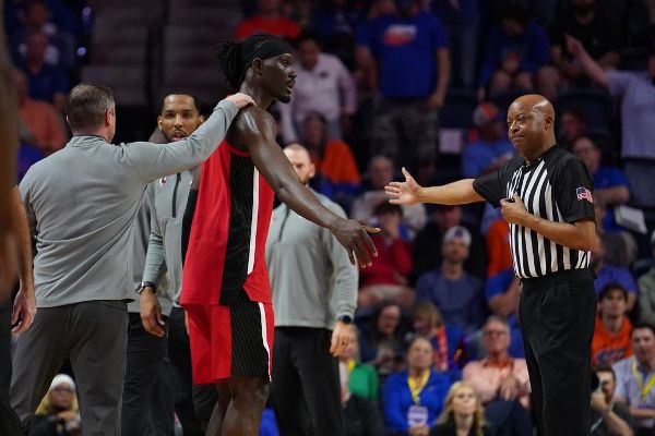 Georgia's Somto Cyril ejected for throwing forearm at UF player